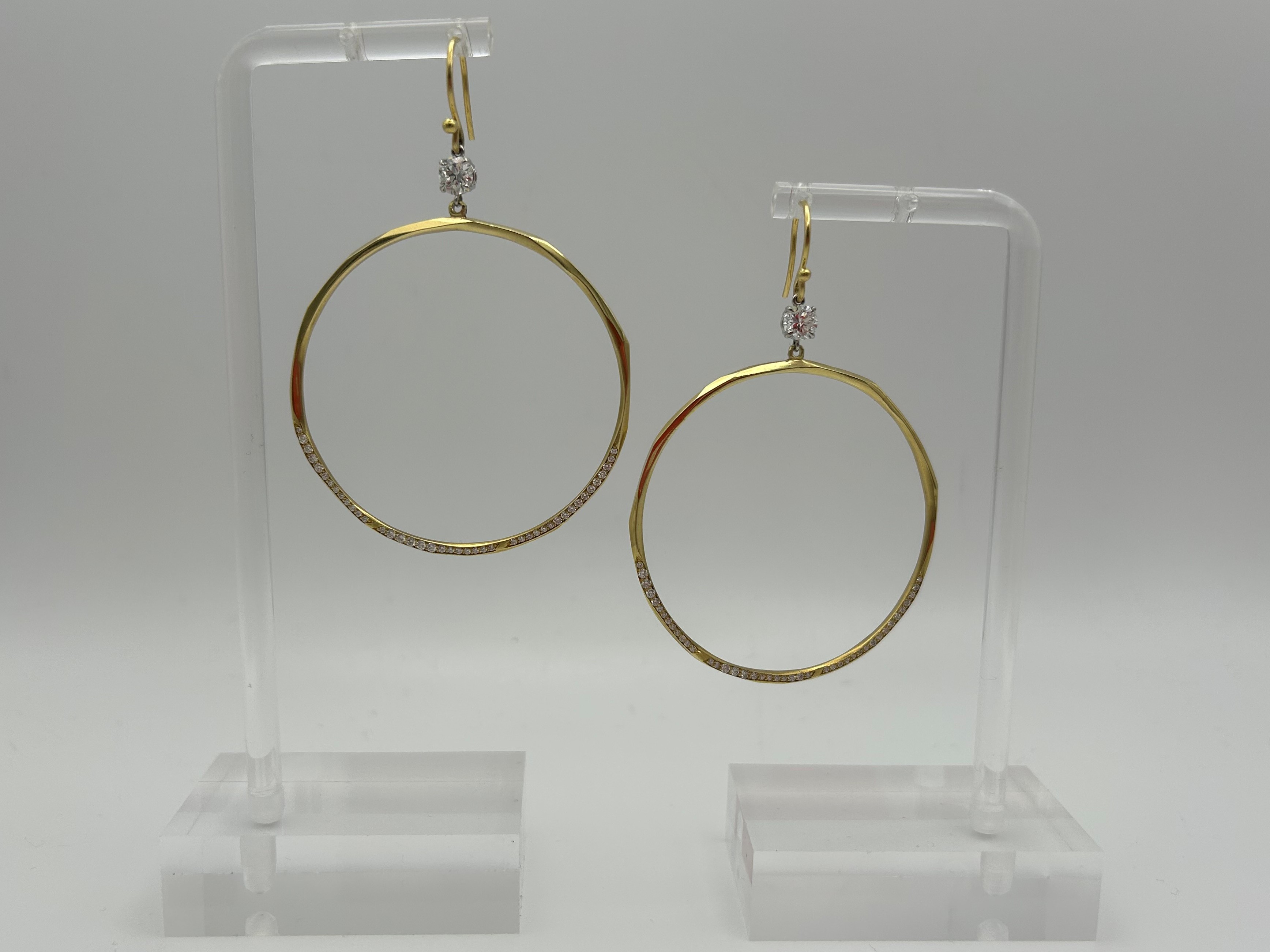 Diamond circle earrings in 18K by Hami
