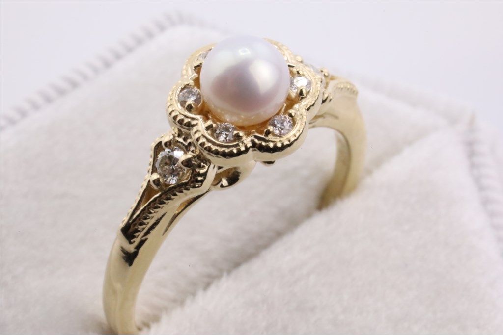 10K Yellow Gold Diamond and Pearl Ring