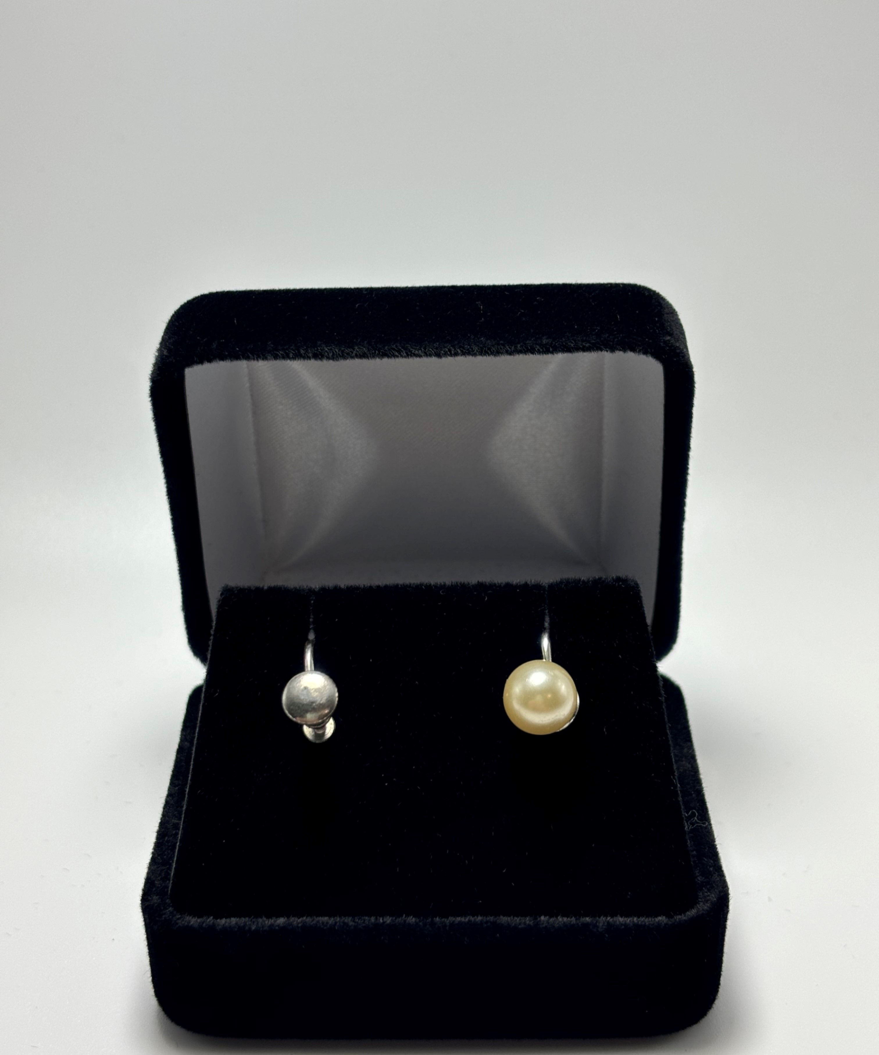 Estate Jewelry Earrings 001 310 00482 Pearl Earrings Whalen Jewelers Inverness FL